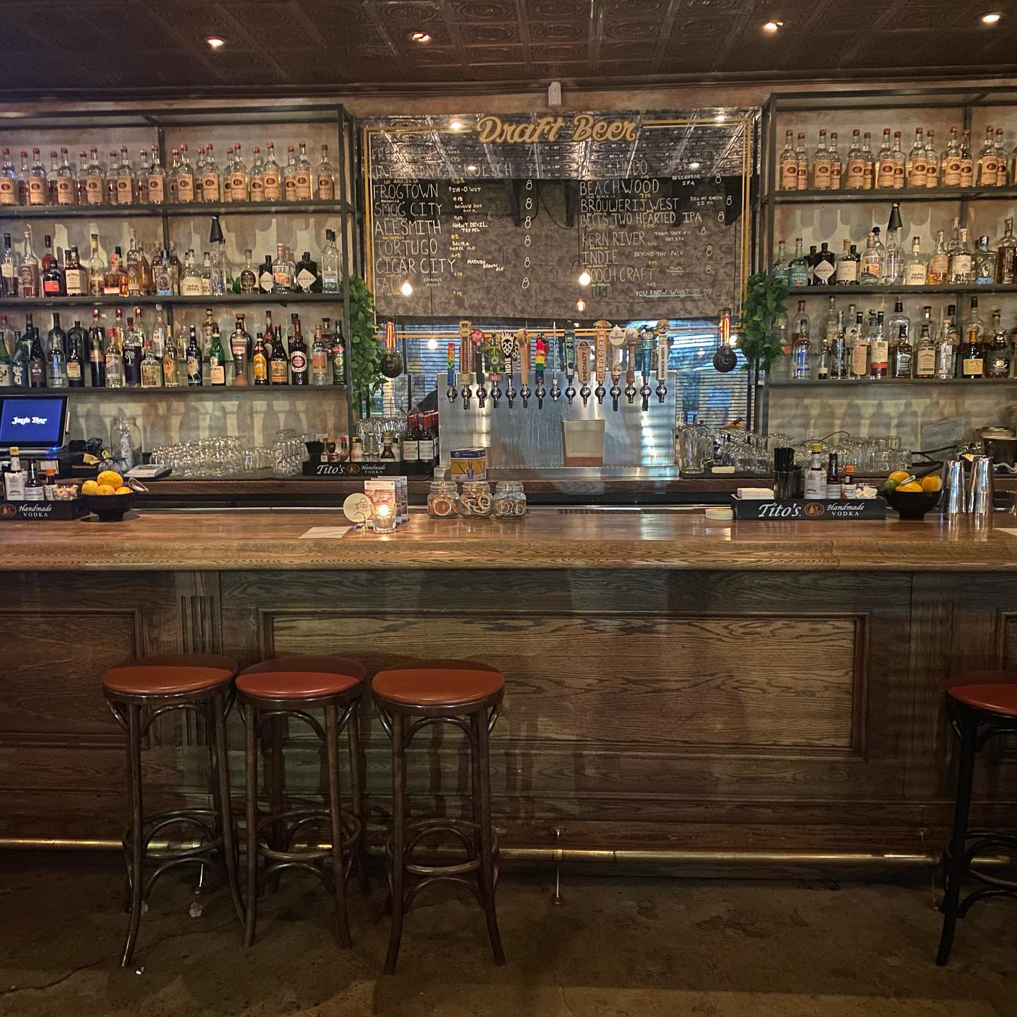 Jay’s Bar in Eastside, CA | Hopped